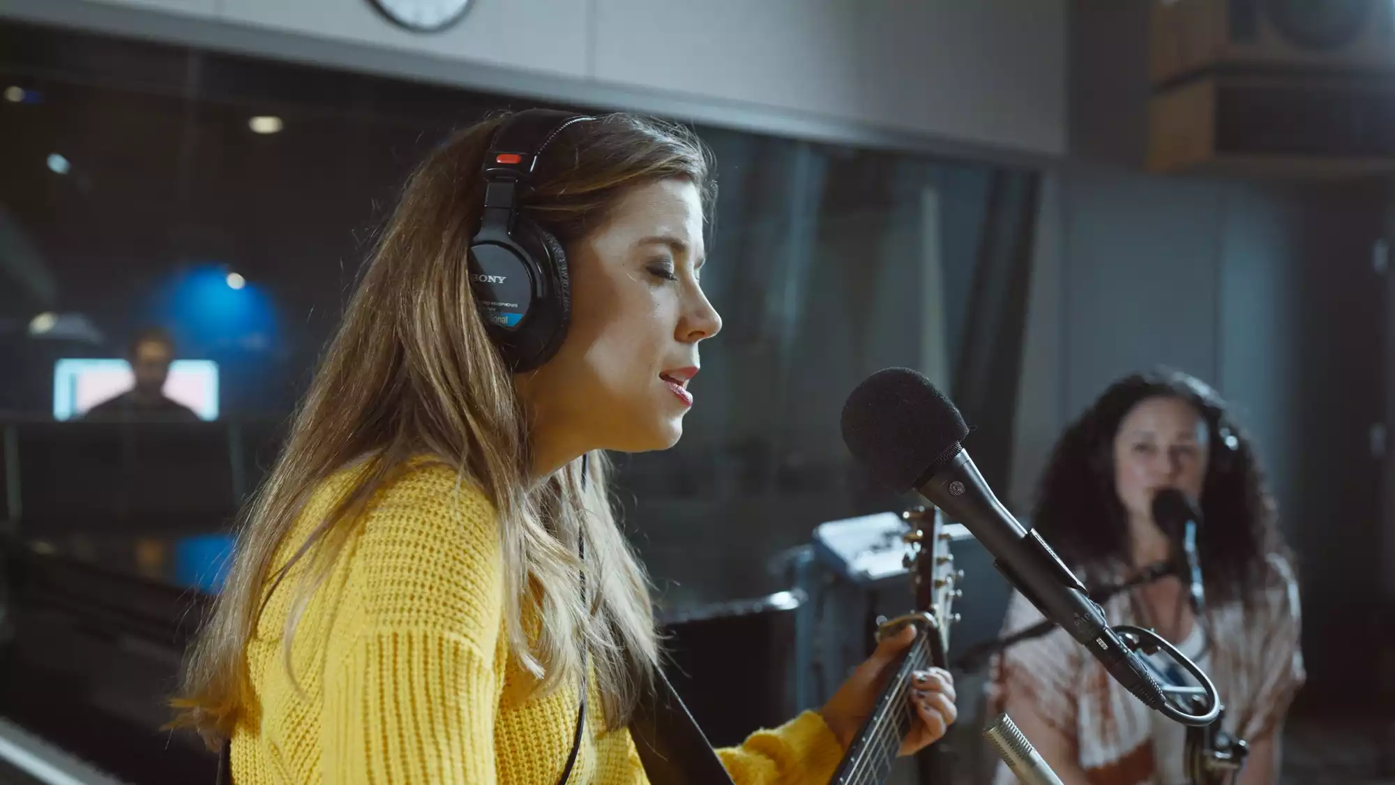 Sarah Morris performs songs from 'Here's To You' on Radio Heartland