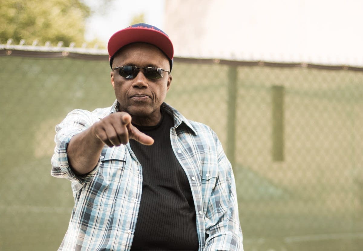 Peers and fans pay tribute to Sonny Knight