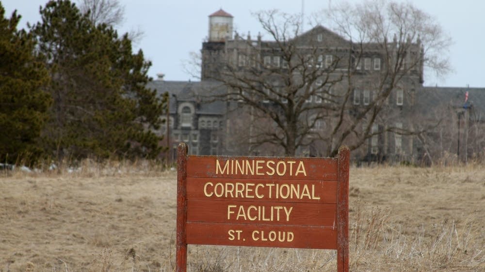 St. Cloud prison: Wall, intake area pose security concerns | MPR News