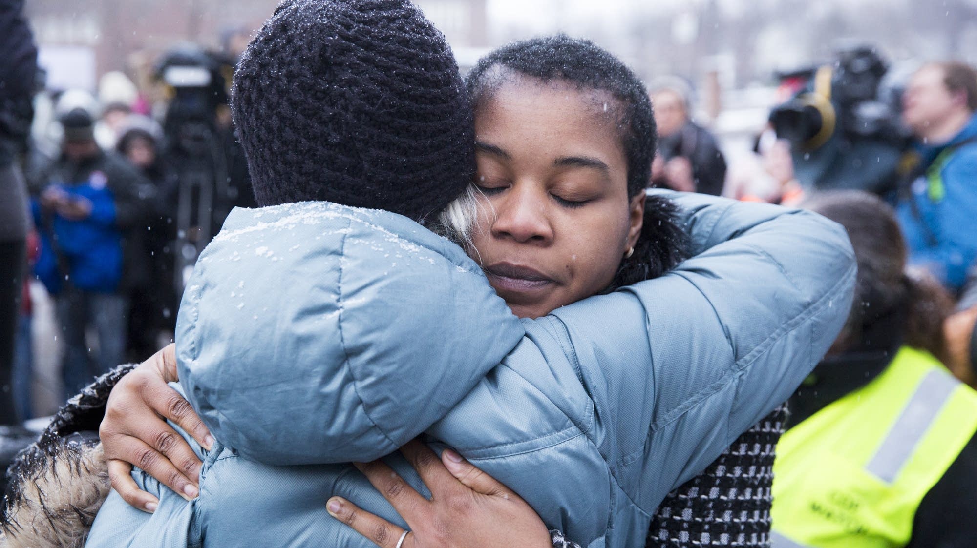 Neighbors, activists gather to remember Ruszczyk after charges ...