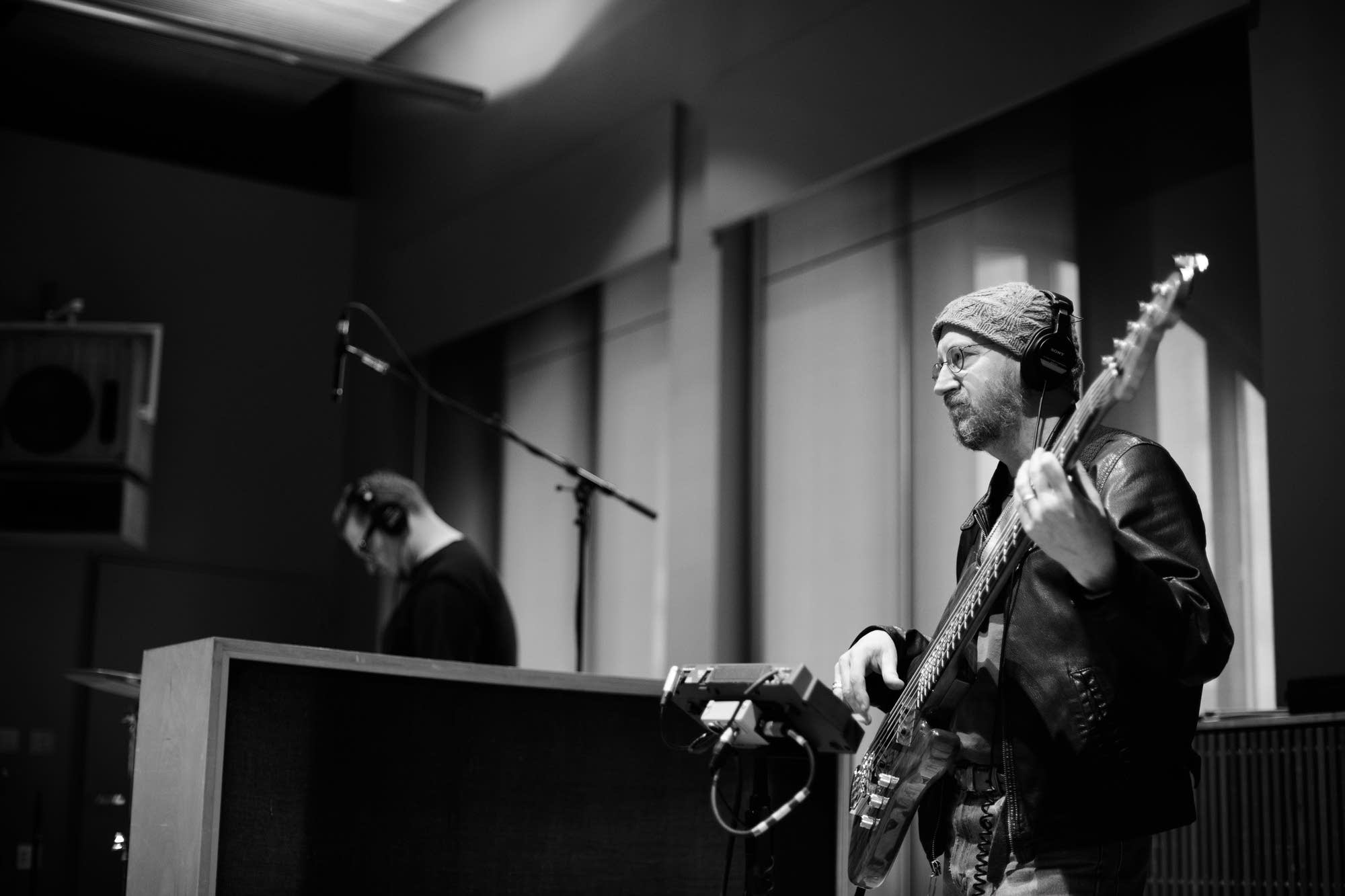 Erik Brandt and the Urban Hillbilly Quartet perform in the Radio ...