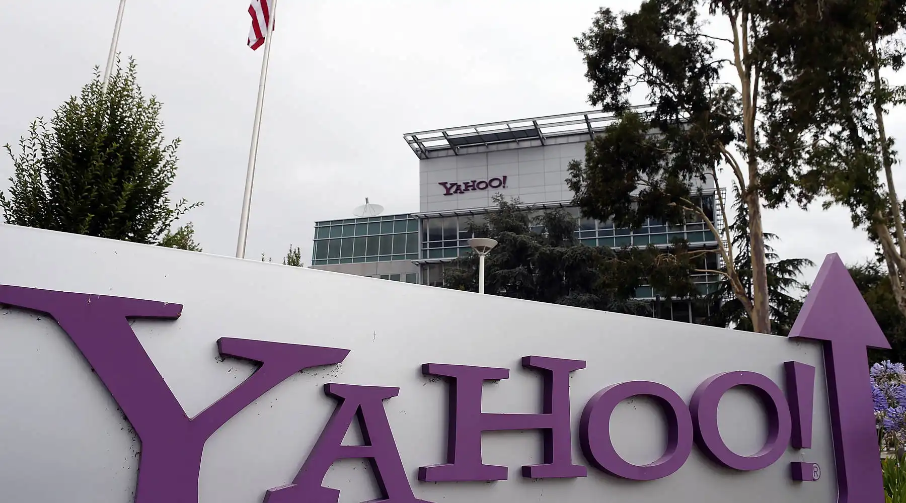 Yahoo to reward shareholders with billions