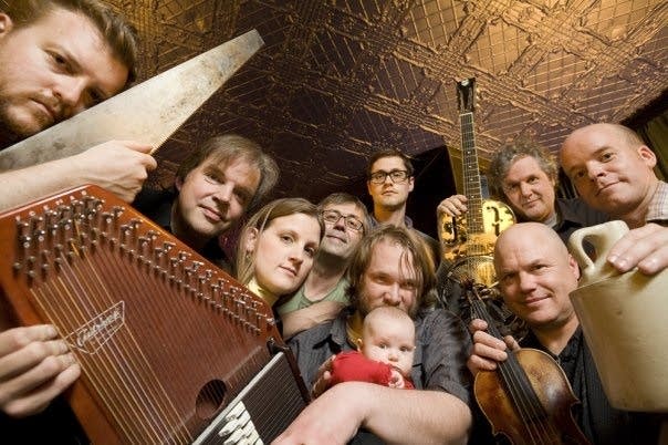 Roe Family Singer perform in The Current studio