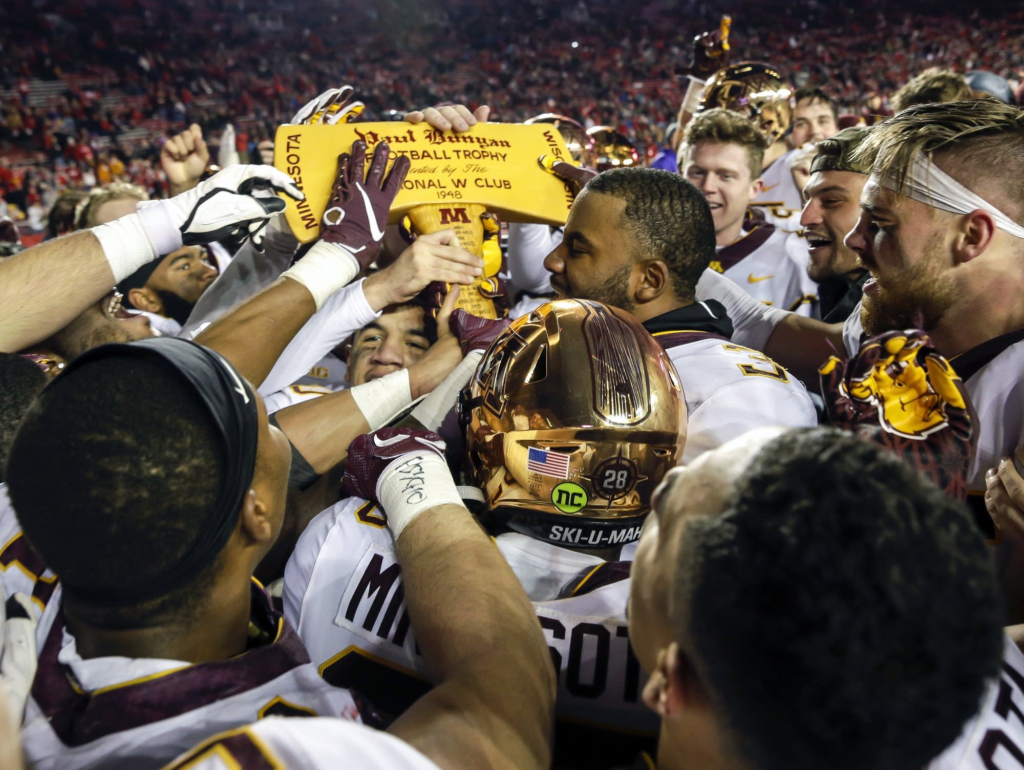 Gophers beat Badgers for first time in 15 years, reclaim Paul Bunyan's ...