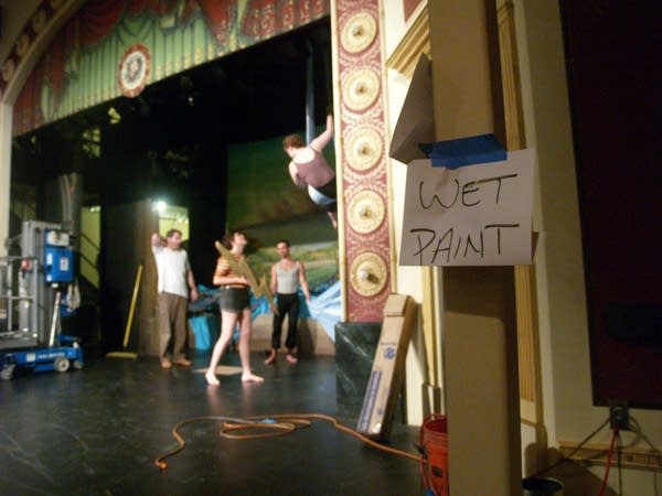 Showboat teaches U of M theater students old-time tricks | MPR News