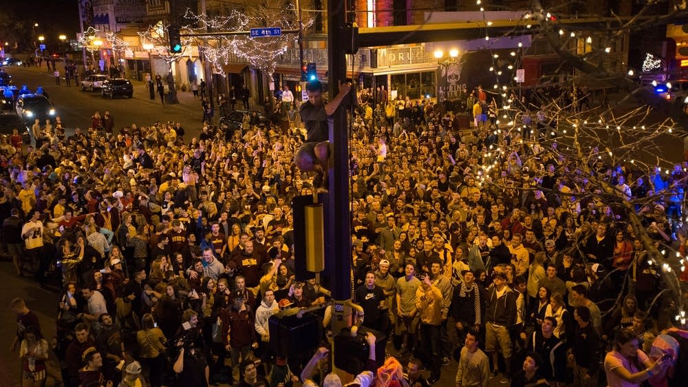 U of M vice president laments Frozen Four riots, blames a few bad ...