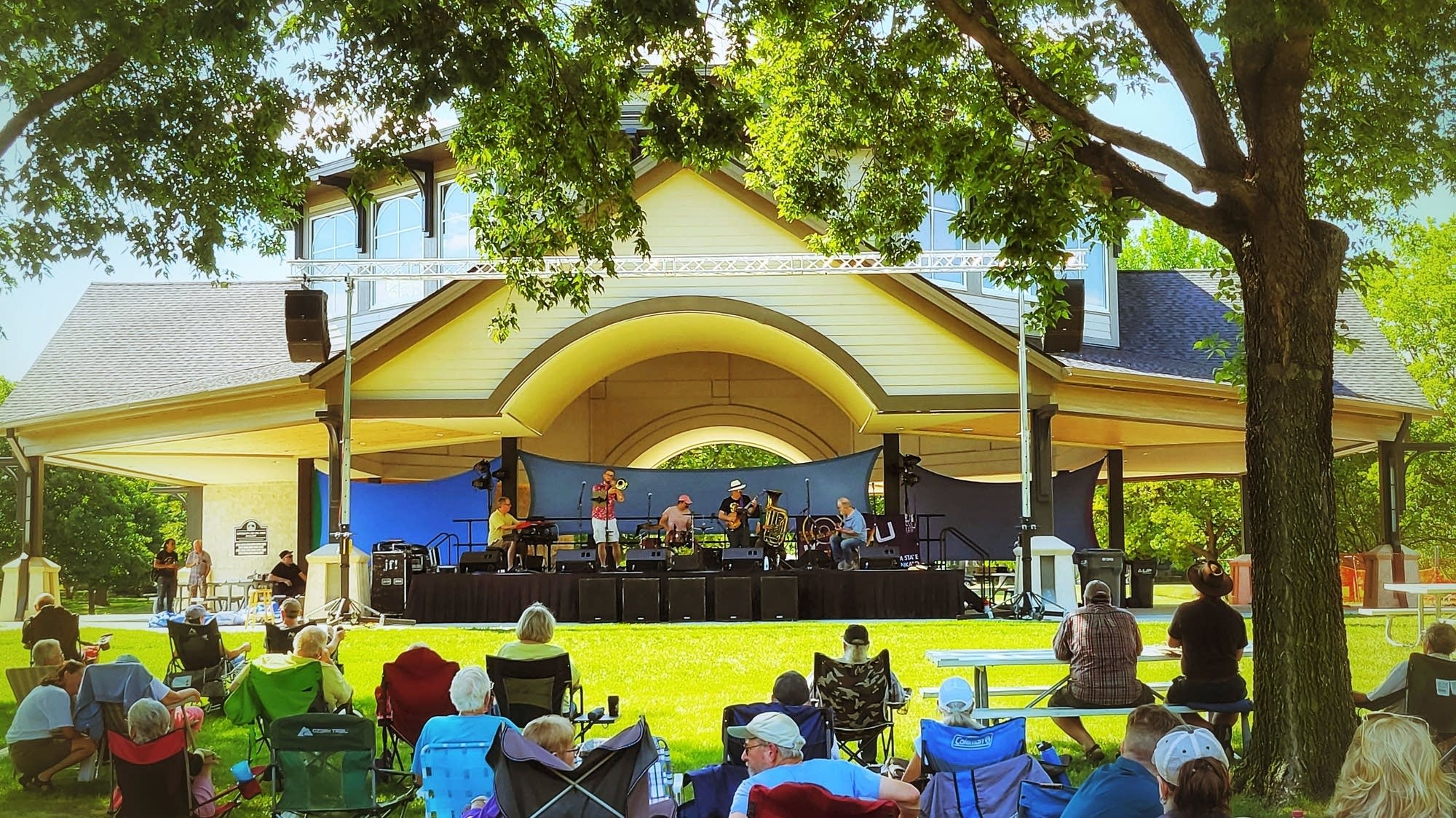 Southern Minnesota musicians and fans gather for workshops, concerts in ...