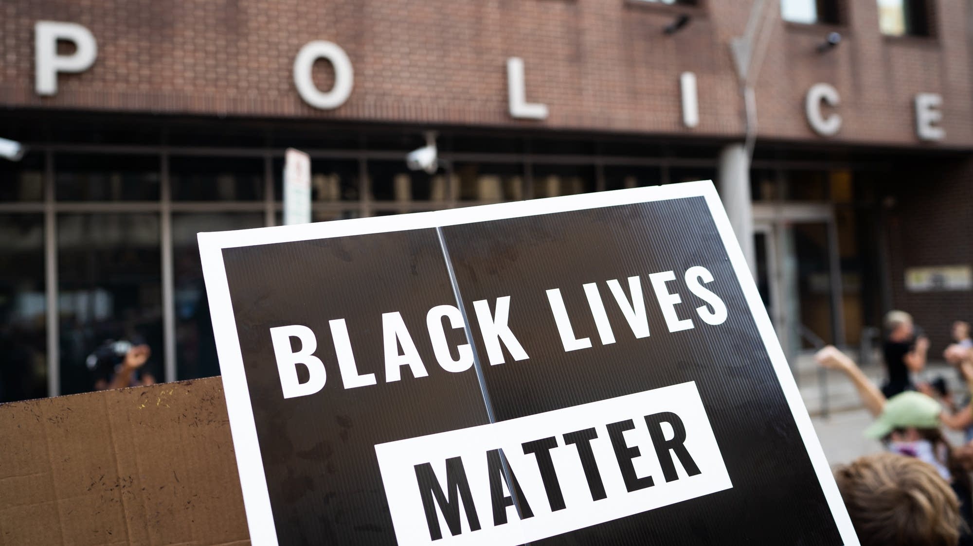 Minnesota poll: Majority of Minnesotans believe police are biased ...