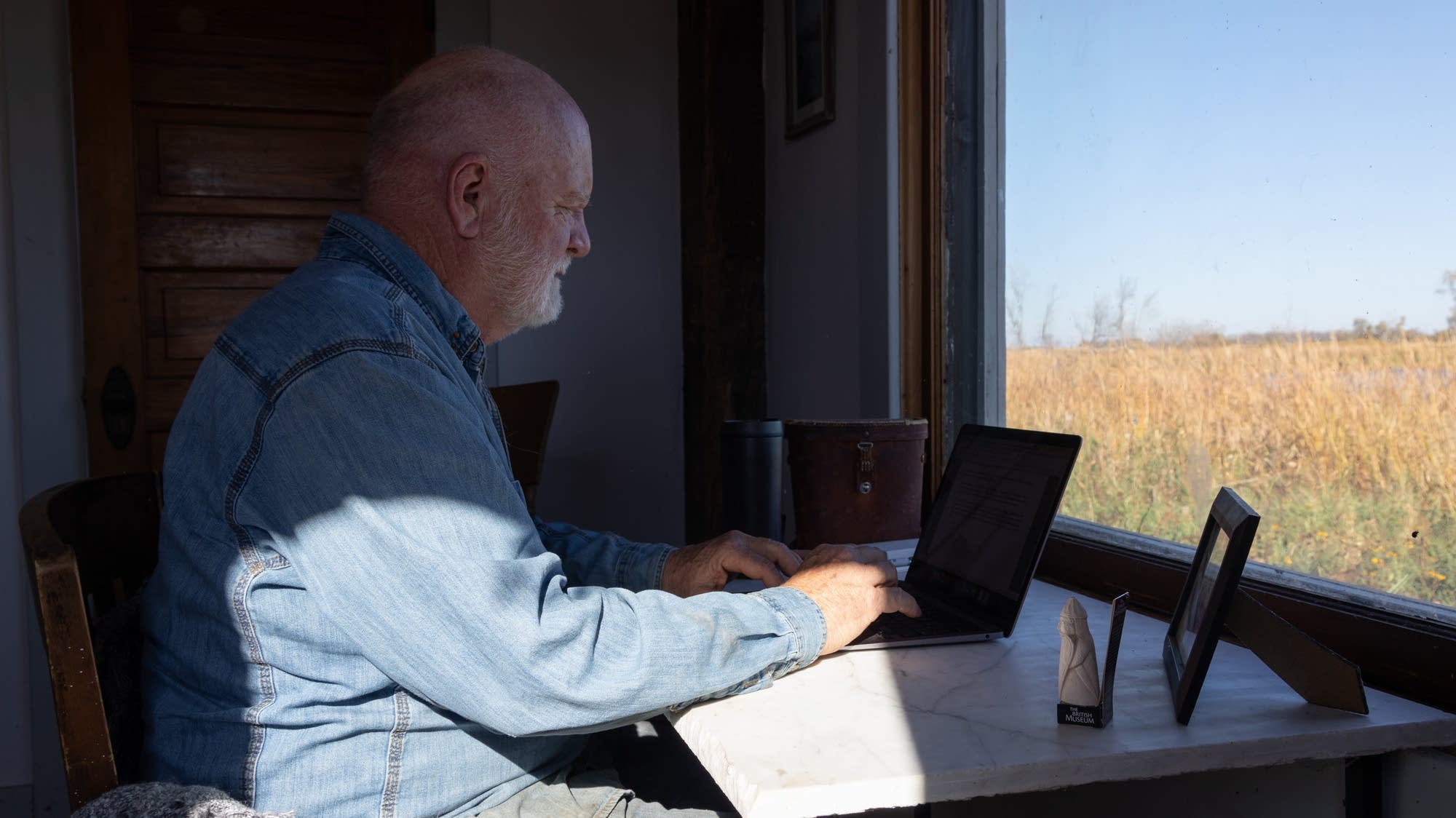 In western Minnesota, a writer rooted in two worlds seeks common ground ...