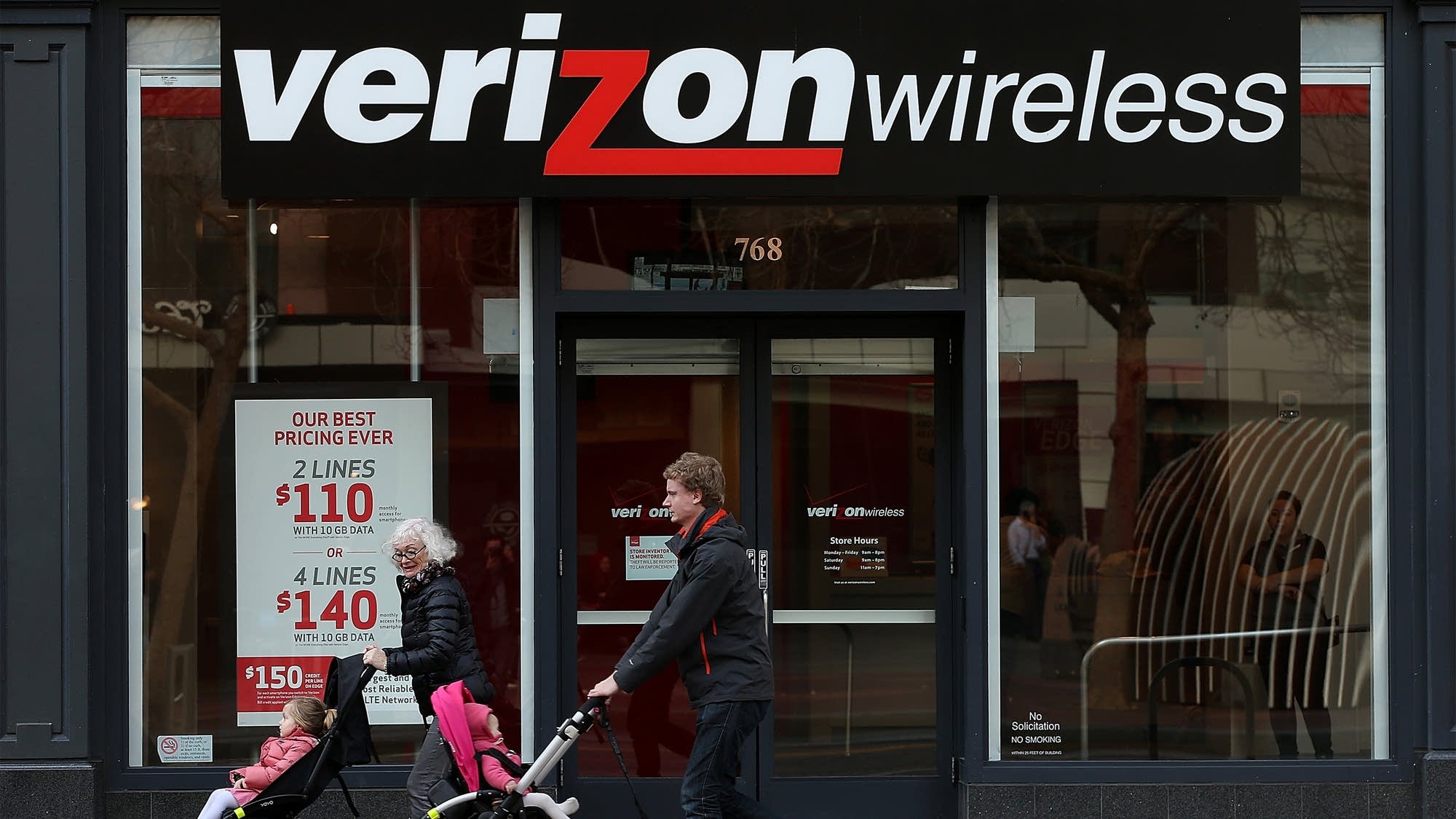 Verizon says it’s done with bundles and contracts