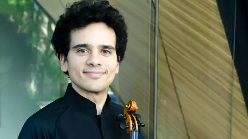 Samuel Nebyu pushes forward