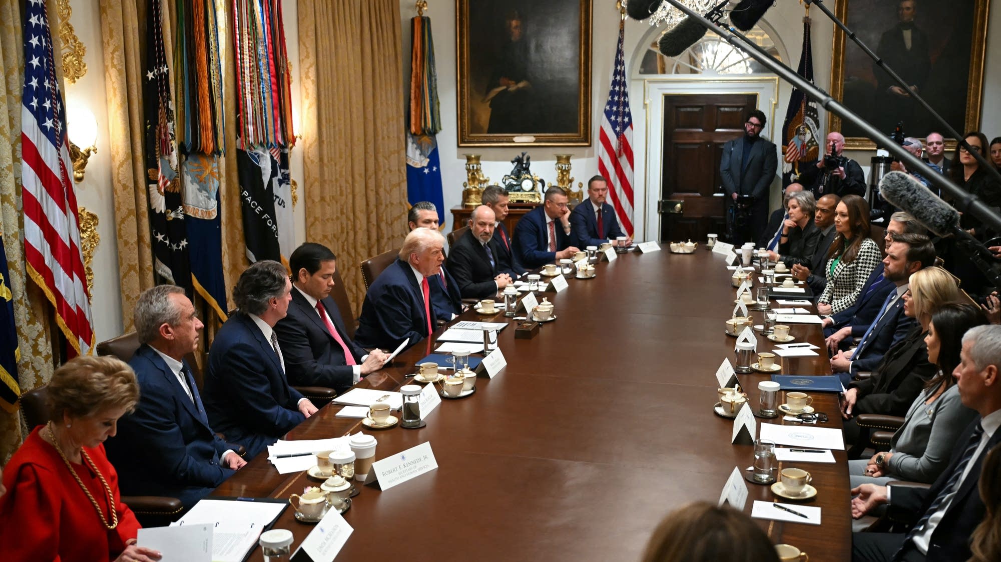 Trump administration comes hard at Minnesota as Walz trades insults ...