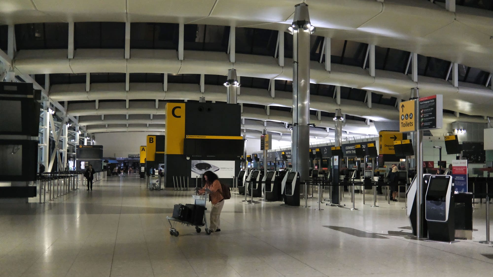 A fire causes power outage at Heathrow, spurs flight chaos