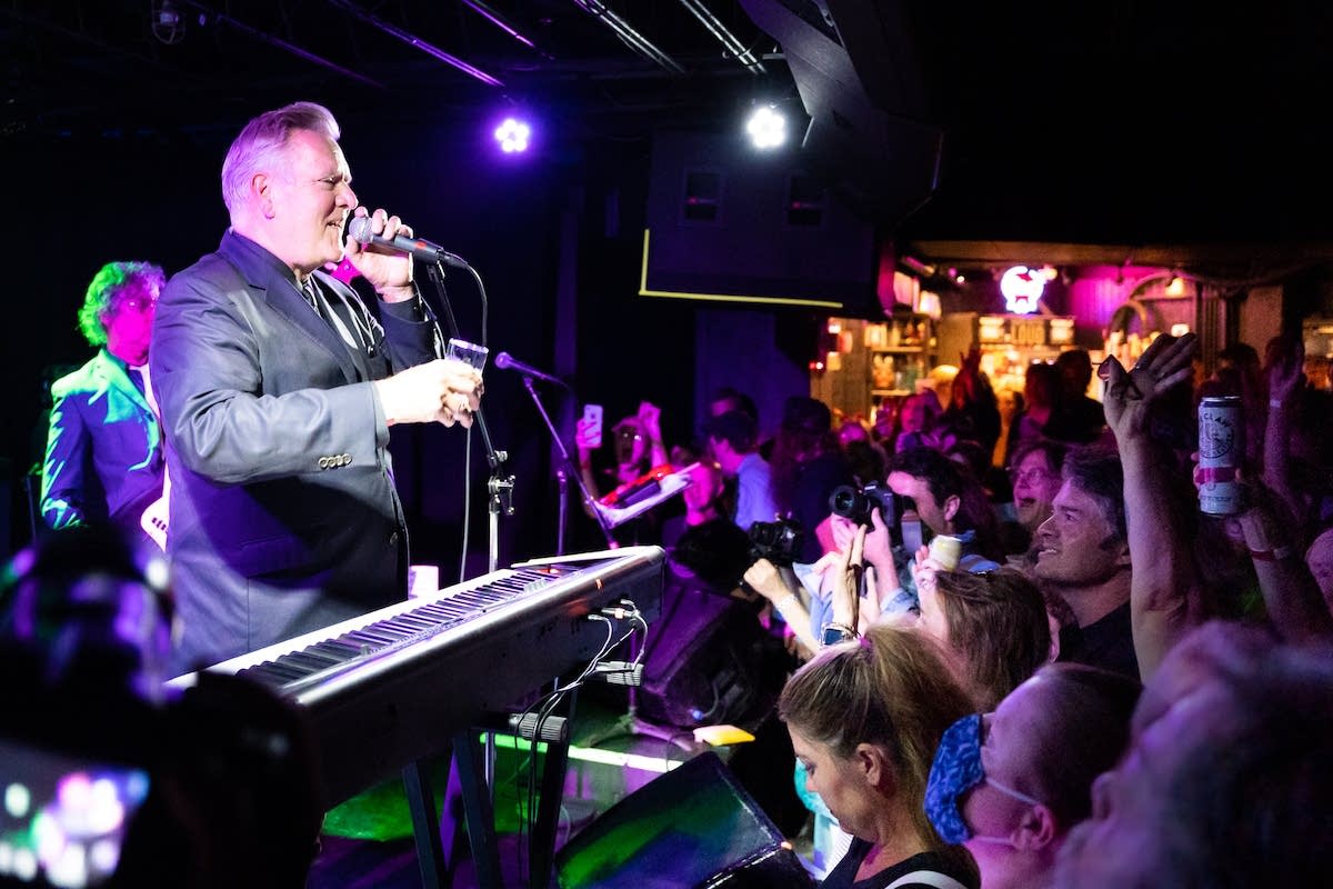 Photos: First Avenue is wide open again, as the Suburbs play the 7th St ...