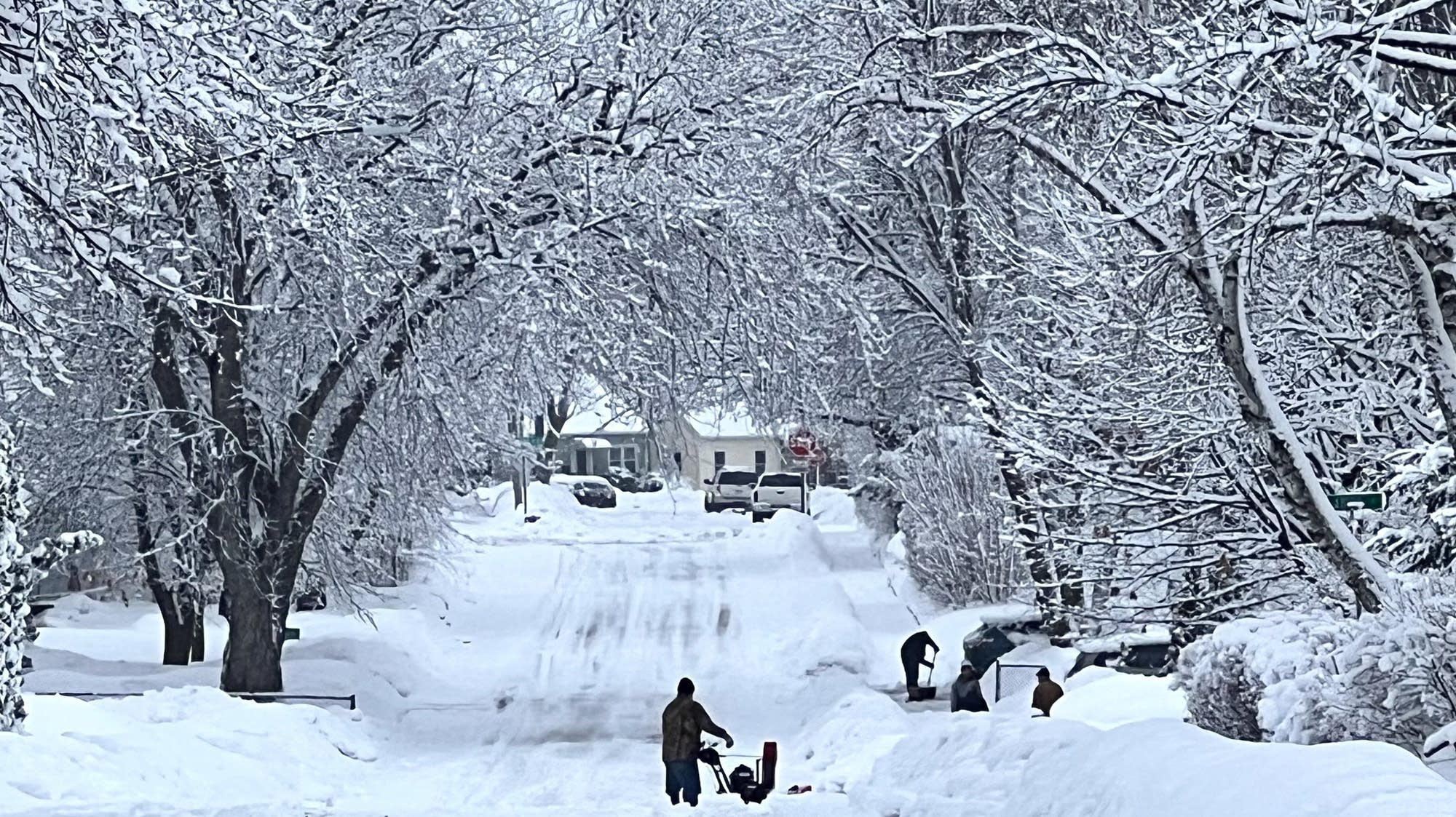 Burst of overnight snow causes slushy roads, school delays across ...