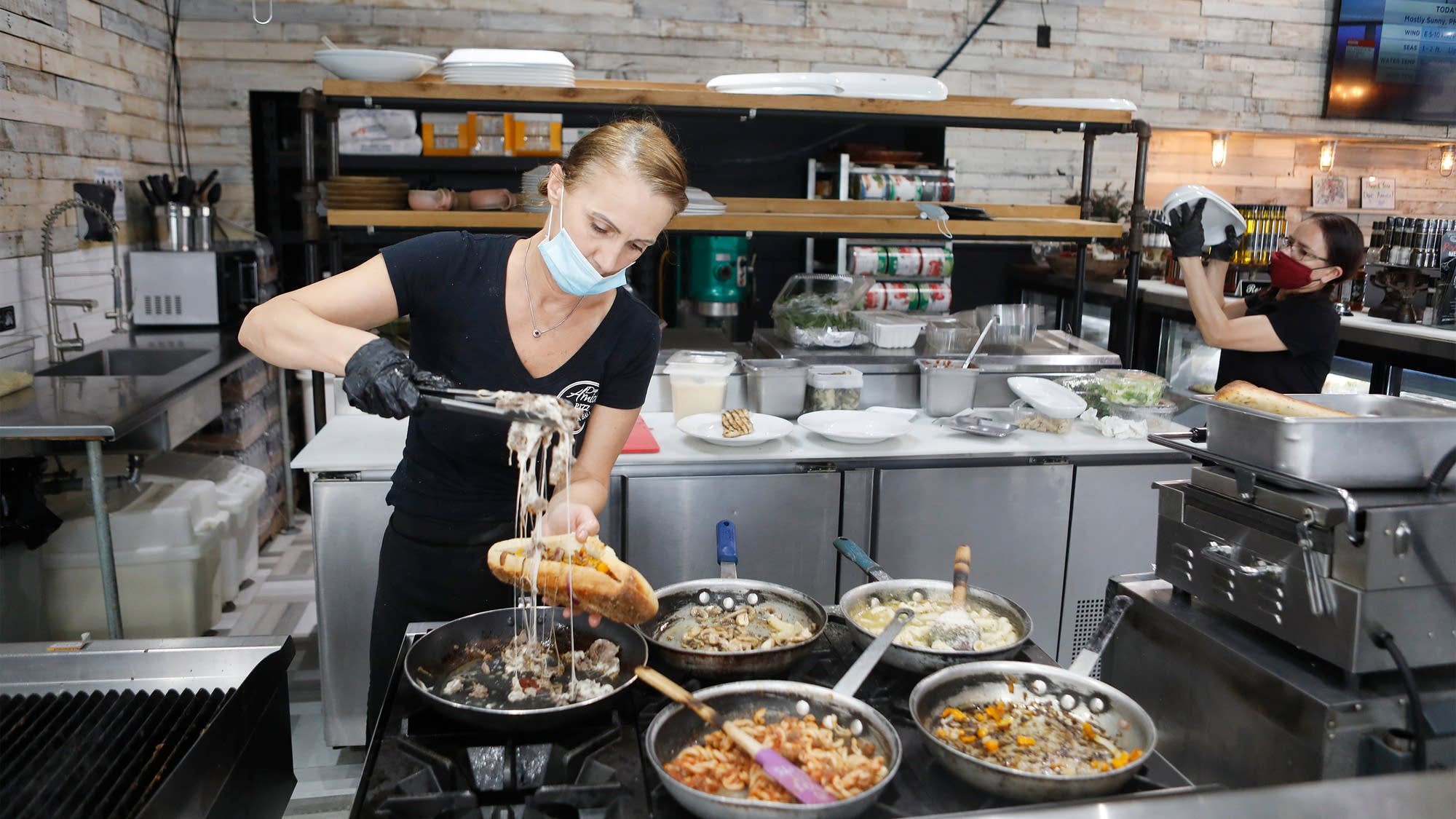 Restaurants struggle with labor shortage, despite high unemployment ...