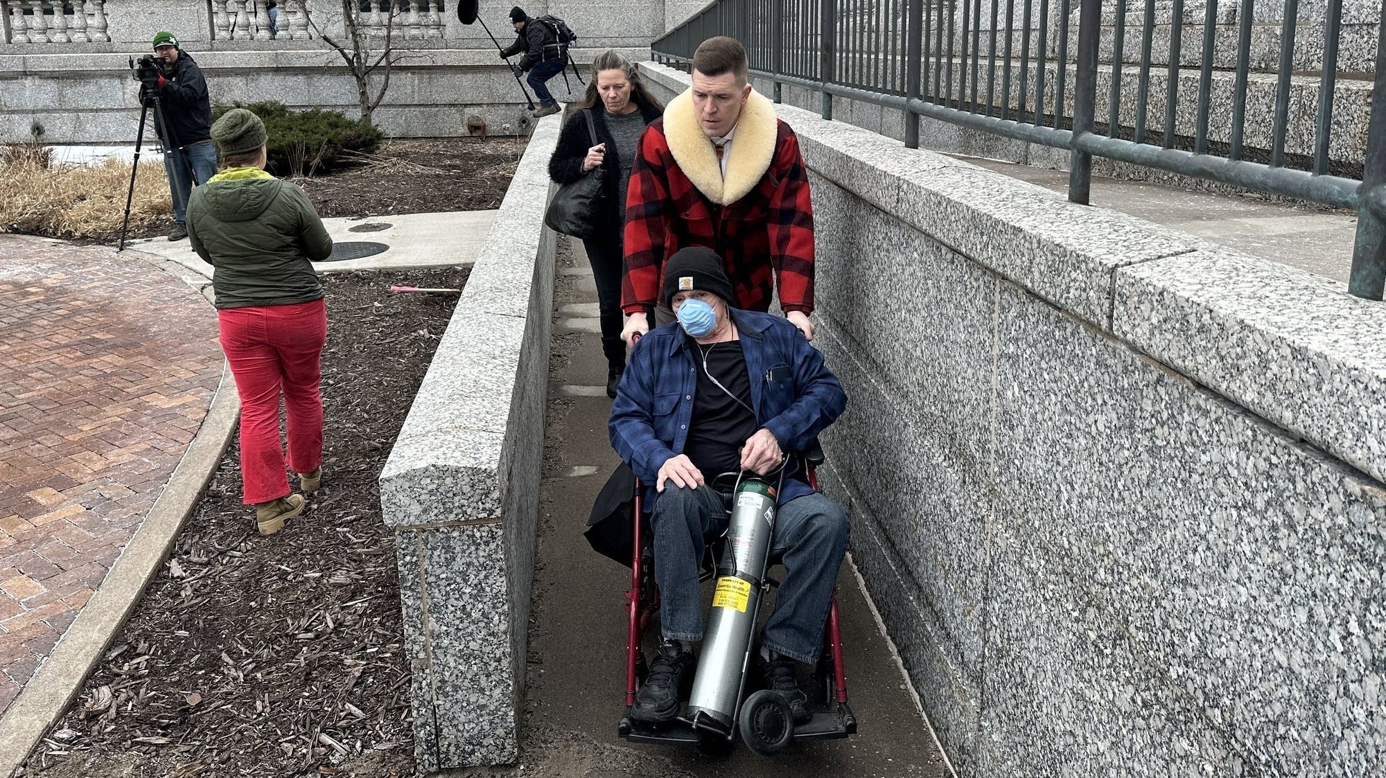 Man who stole ‘Wizard of Oz’ ruby slippers avoids prison time | MPR News