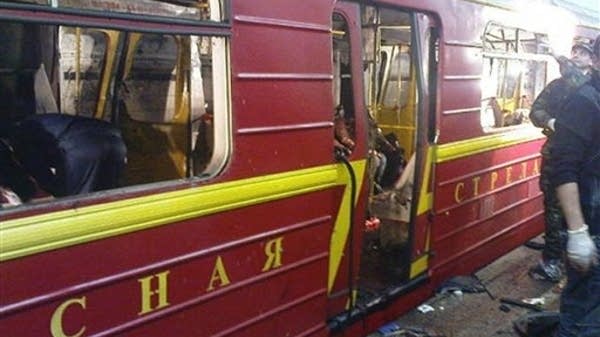 Double suicide bombings kill 37 on Moscow subway | MPR News