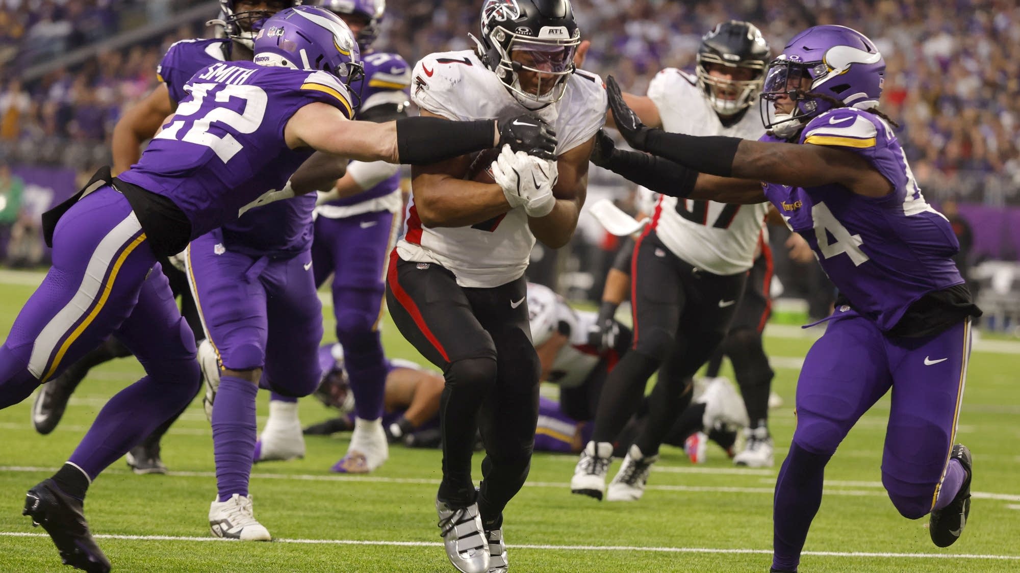 Vikings bring in Javon Hargrave to further bolster defensive front, bring back safety Harrison ...