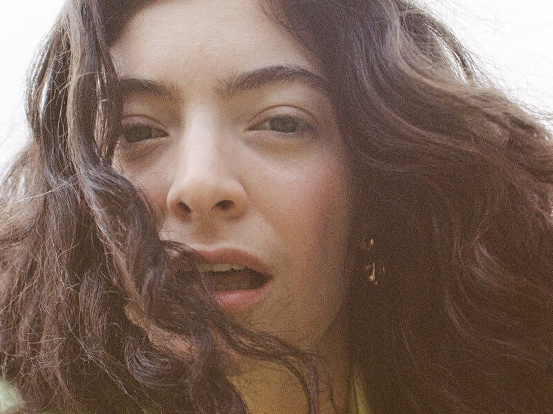Lorde, now fully adulting, embraces a folksy analog on 'Solar Power'