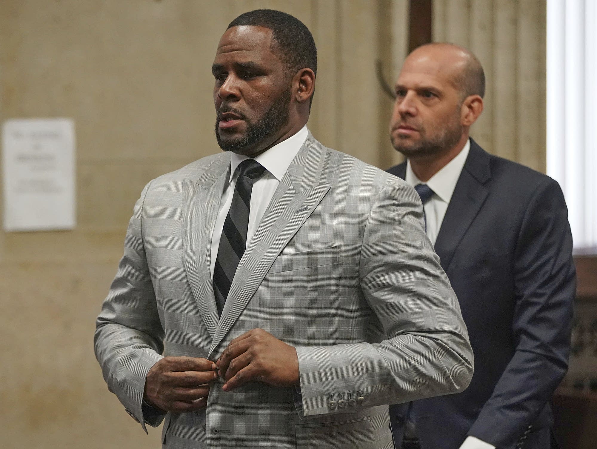 Hennepin County charges R. Kelly in sex crime with teen in 2001 | MPR News