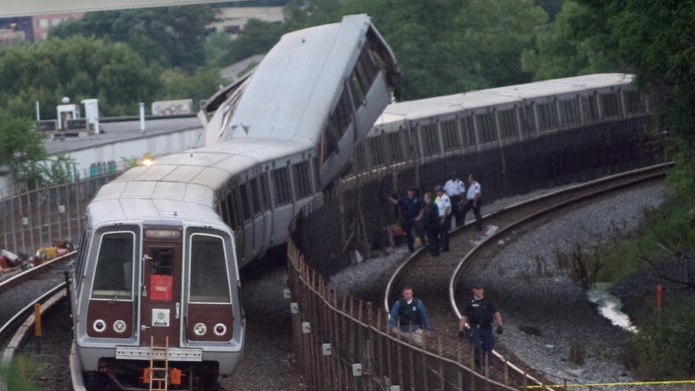 D.C. trains collide during rush hour; 7 dead | MPR News