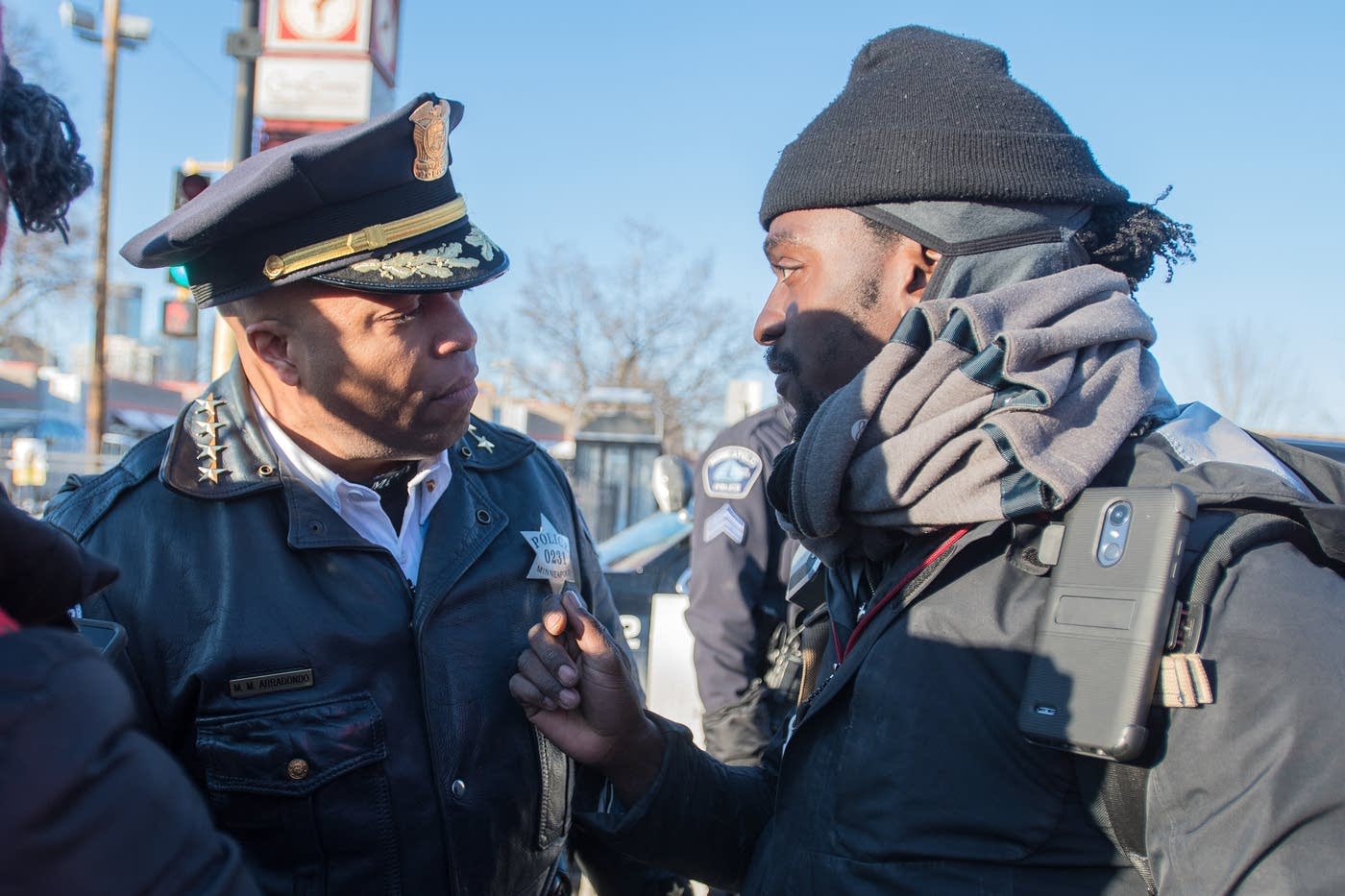 Super Bowl: Police remove protesters after brief shut down of light ...