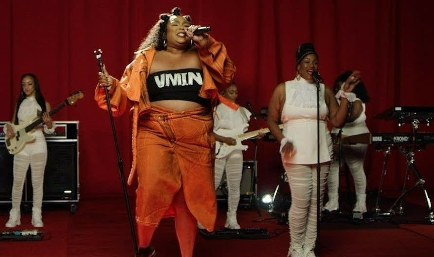 Bandwidth: Lizzo performs “Rumors,” covers BTS for the BBC