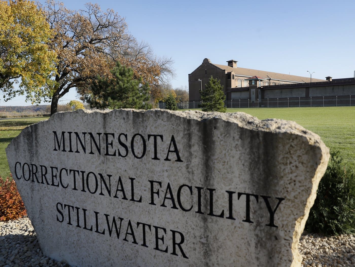 Stillwater prison inmate dies after testing positive for COVID-19 | MPR ...