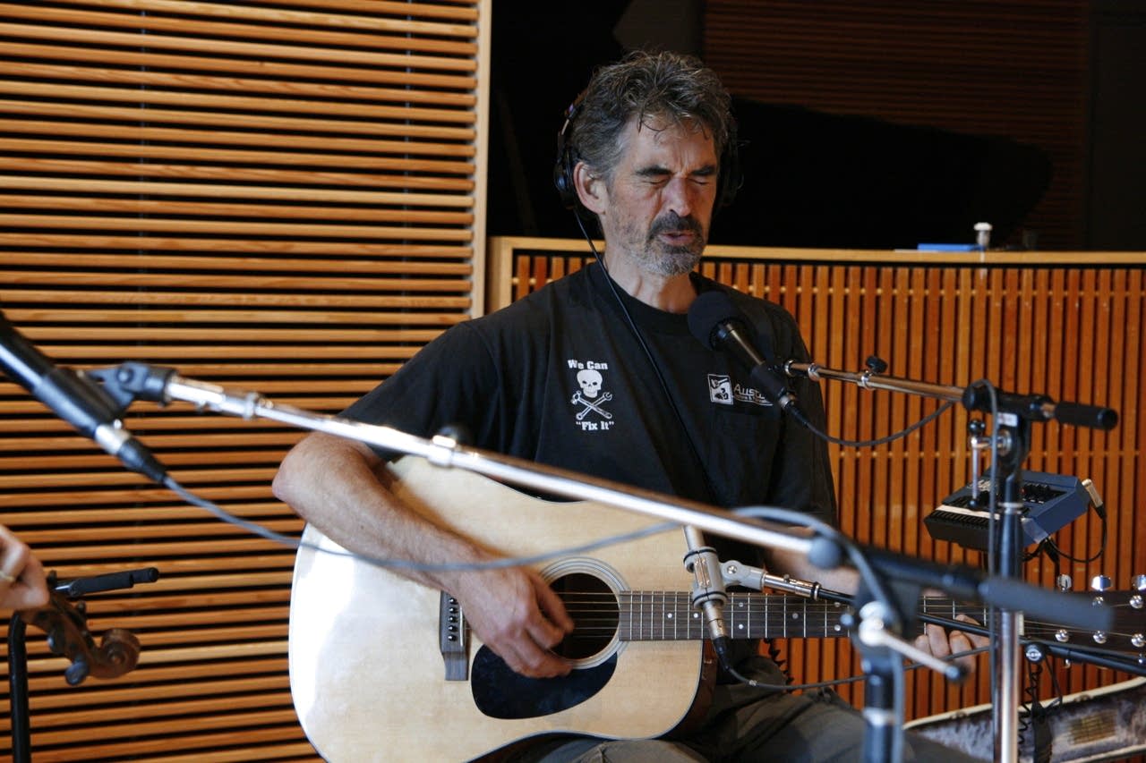 Slaid Cleaves performs in the Radio Heartland studio | The Current