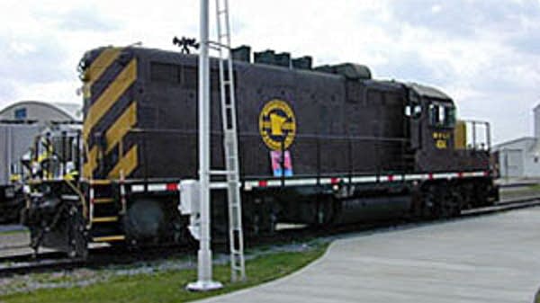 Short line railroad seeks public help in improving tracks | MPR News