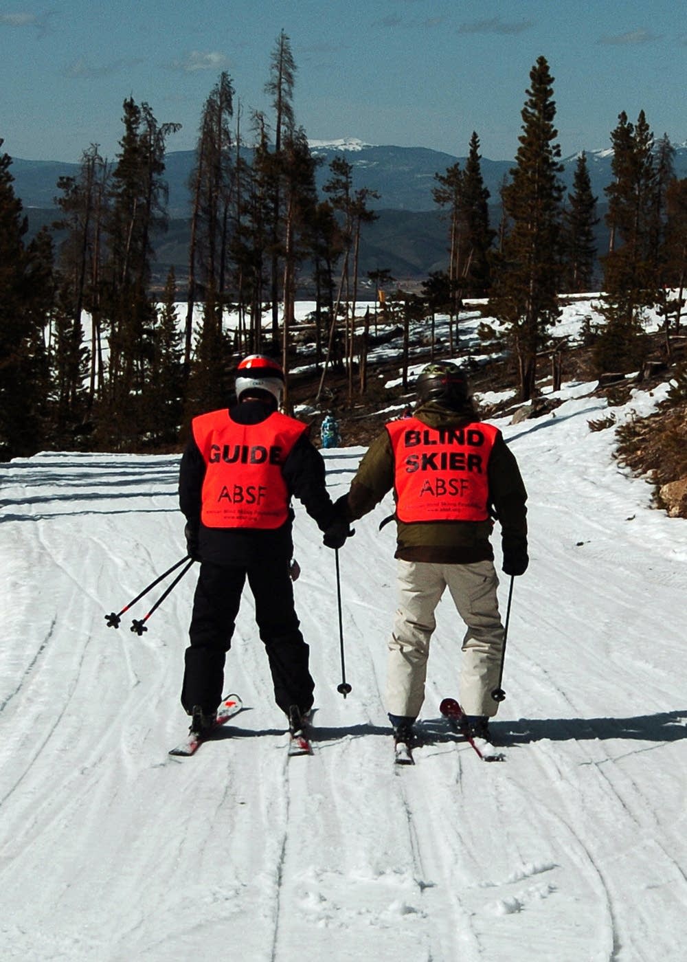 No fear: Blind skiers take to Western slopes | MPR News