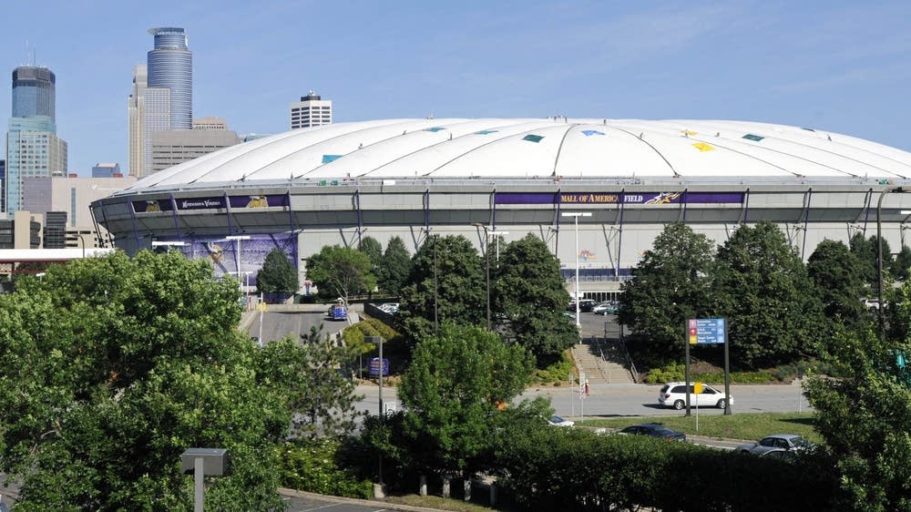 The Metrodome's new roof rises | MPR News