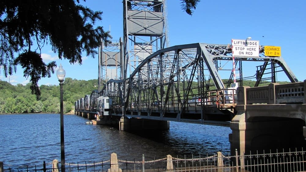Report: Stillwater bridge still safe, but repairs needed | MPR News