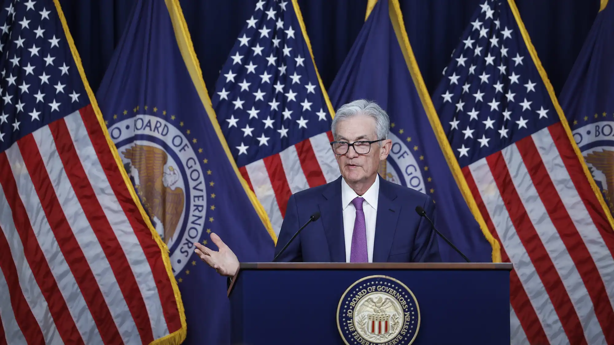 Monetary, fiscal policy at odds, some economists say - Marketplace