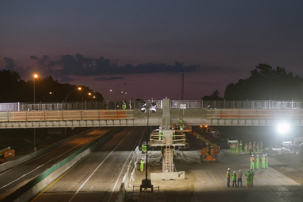 Equipment failure stalls I-35E bridge finale | MPR News