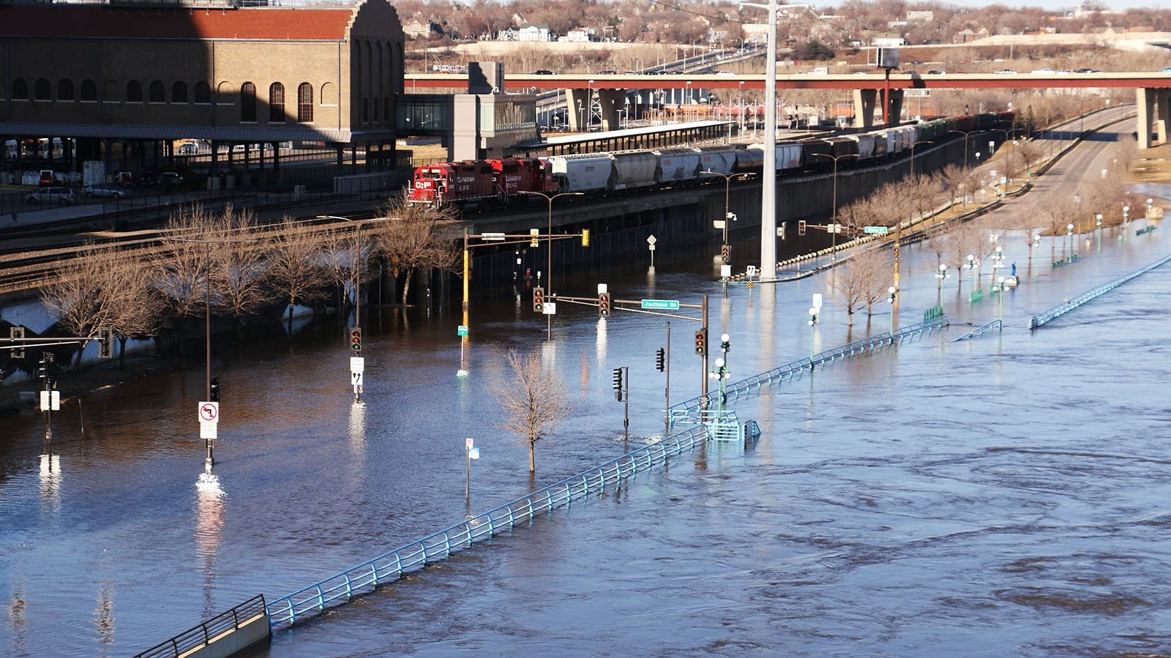 As river rises, St. Paul to close stretch of Shepard/Warner Road | MPR News