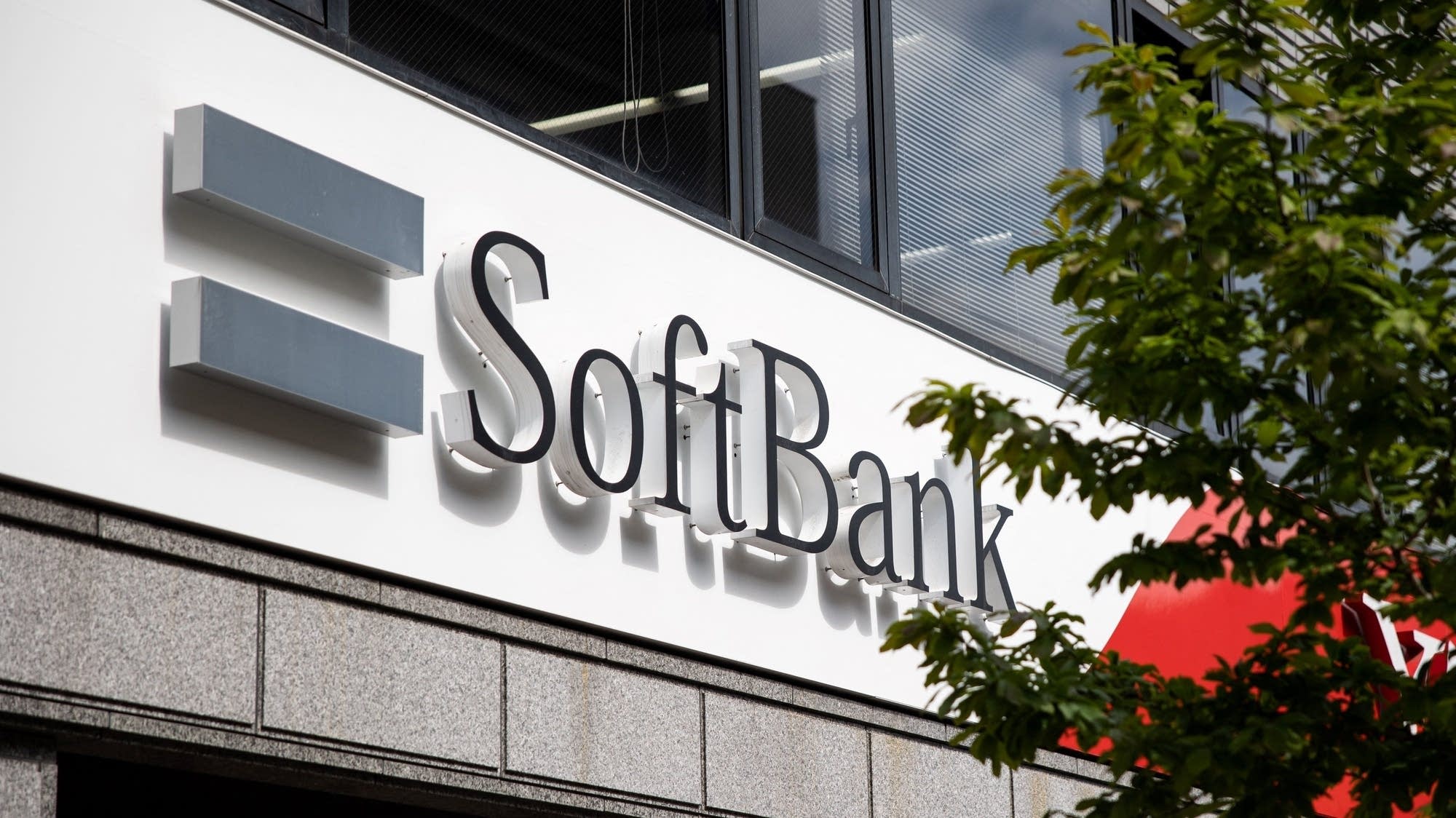 Softbank sells Nvidia stake, Apple reportedly delays iPhone Air