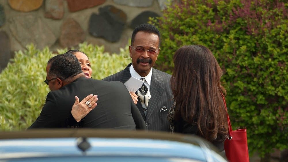 Memorial for Prince held at his Jehovah's Witnesses church | MPR News