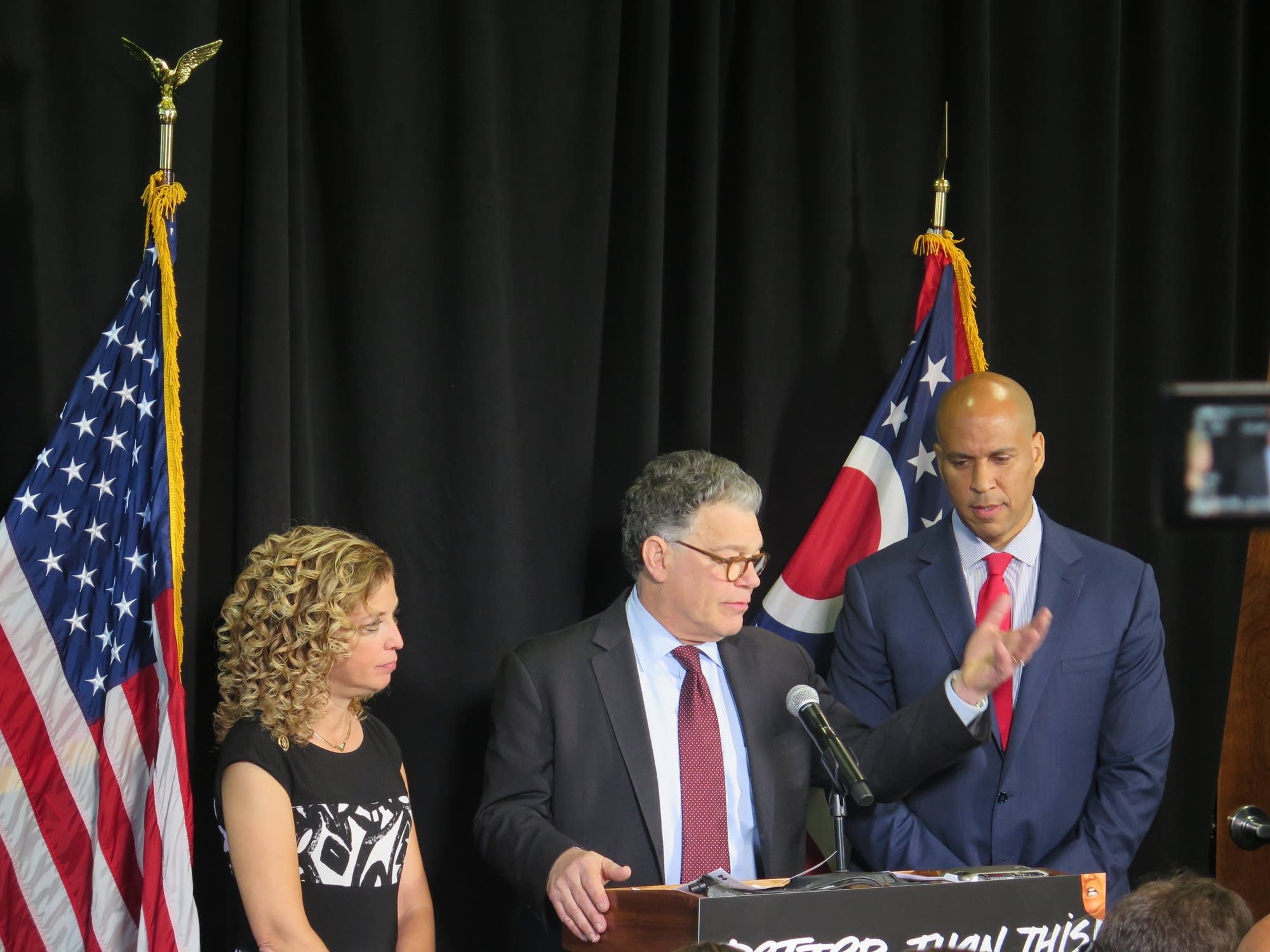 Franken rallies to Clinton’s defense in Cleveland | MPR News