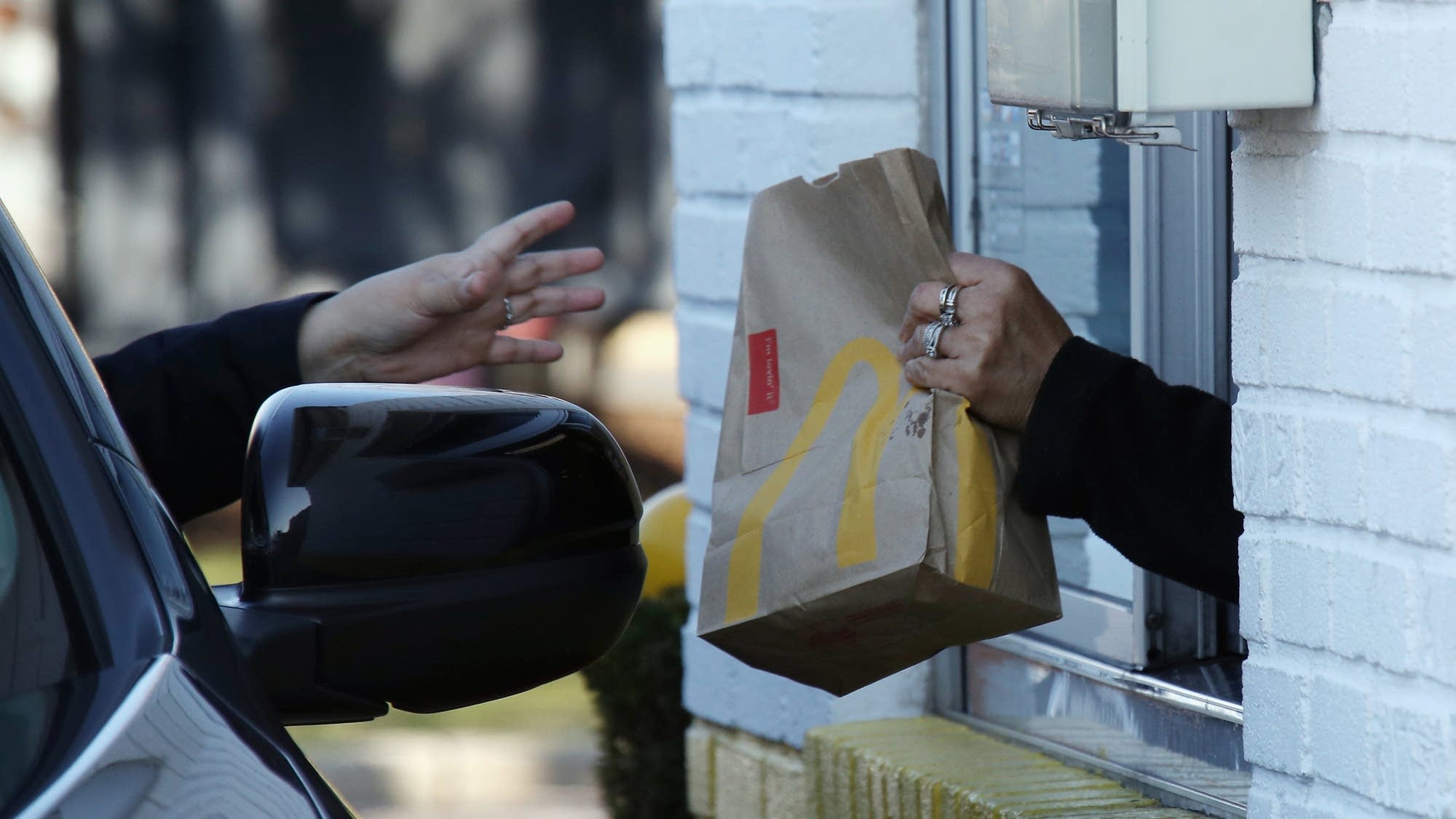 Drive-thru chain restaurants fare better during pandemic - Marketplace