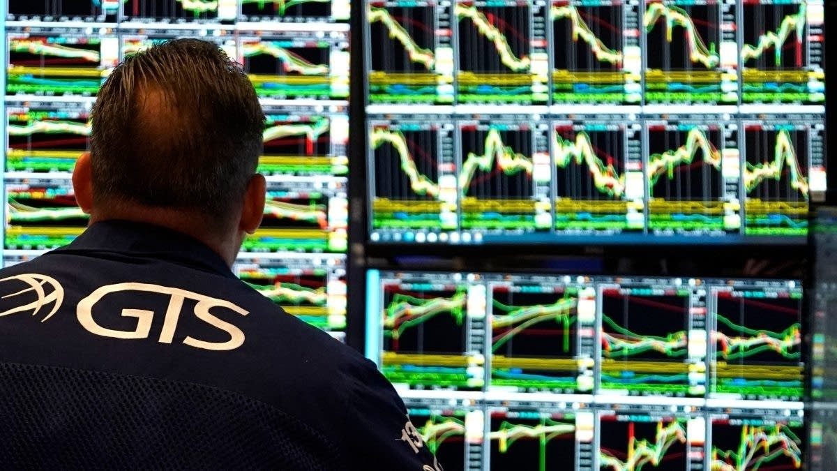 What do declining corporate profits say about the economy? - Marketplace