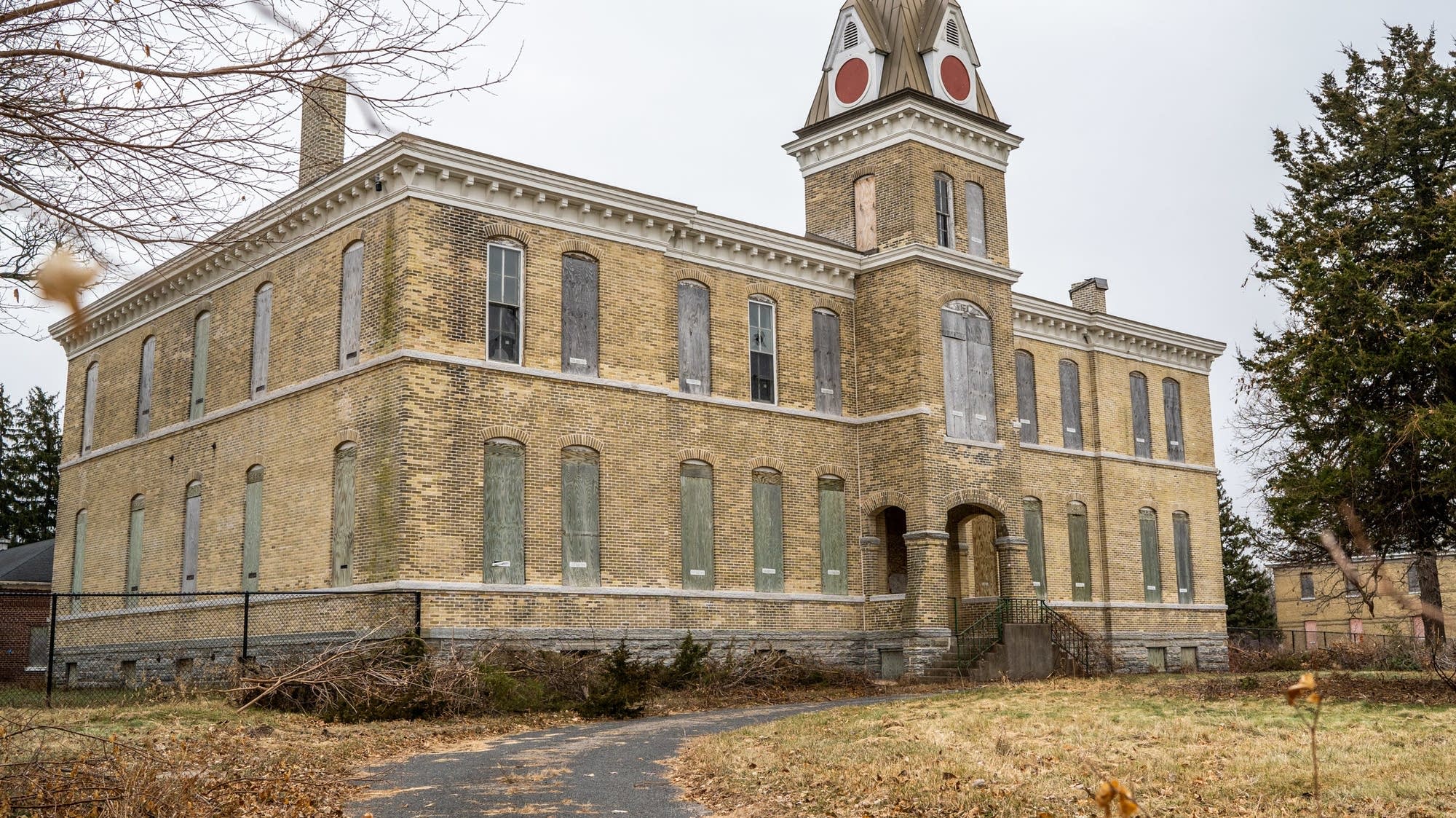 DNR signs deal to transform Fort Snelling buildings into homes | MPR News