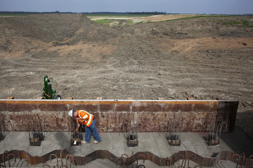 Fargo-Moorhead diversion project construction picks up pace | MPR News