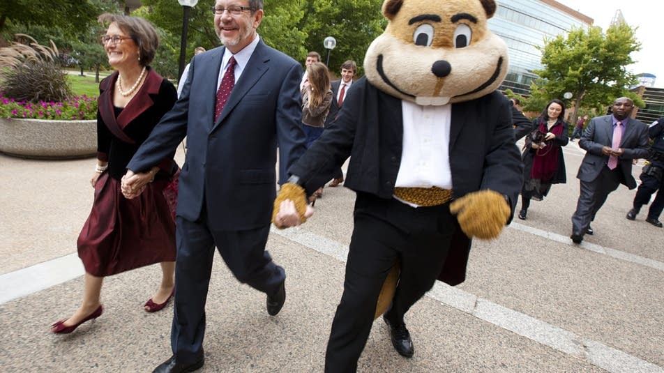 U of M president Eric Kaler answers questions on Midday | MPR News