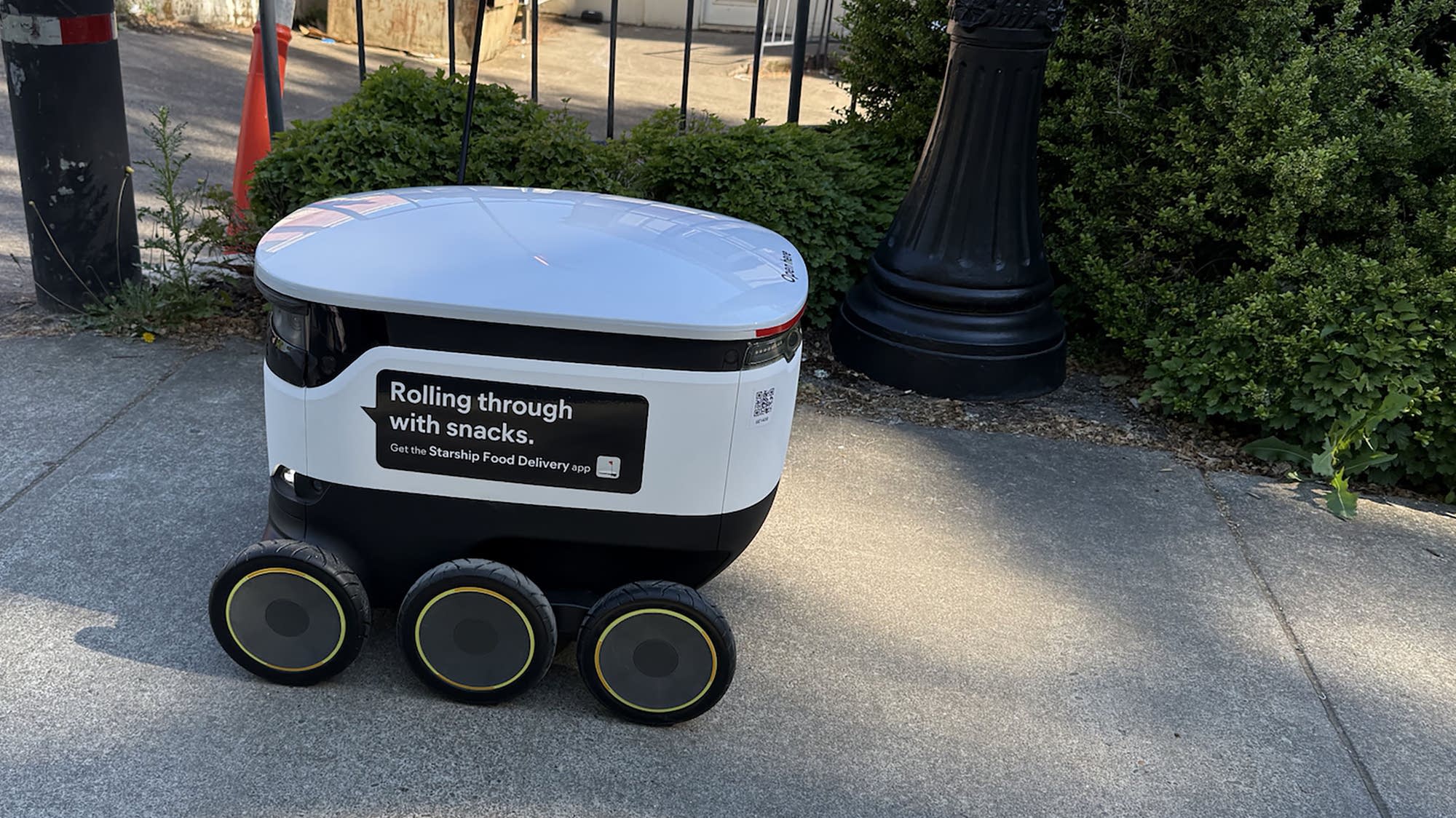 How delivery robots at Oregon State help train student workers