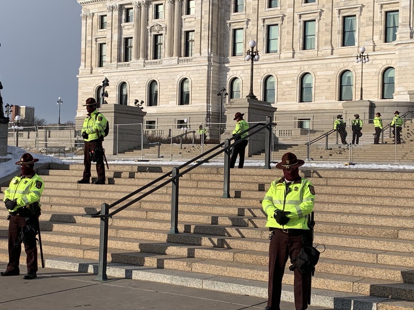 Minnesota State Patrol, Capitol police to wear bodycams | MPR News