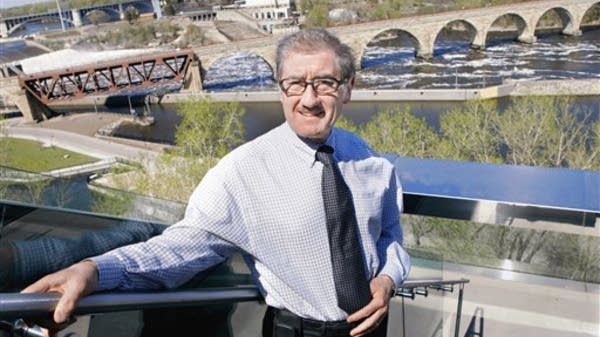 A modern-day story that Oscar Wilde would have recognized too well ...