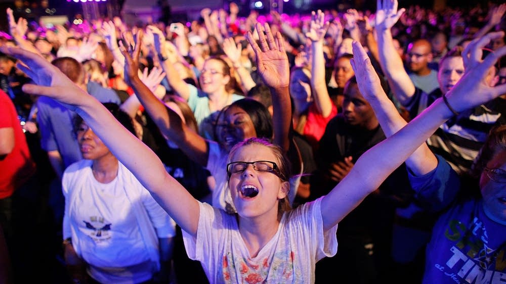 Thousands pray for US at 'America for Jesus' rally | MPR News