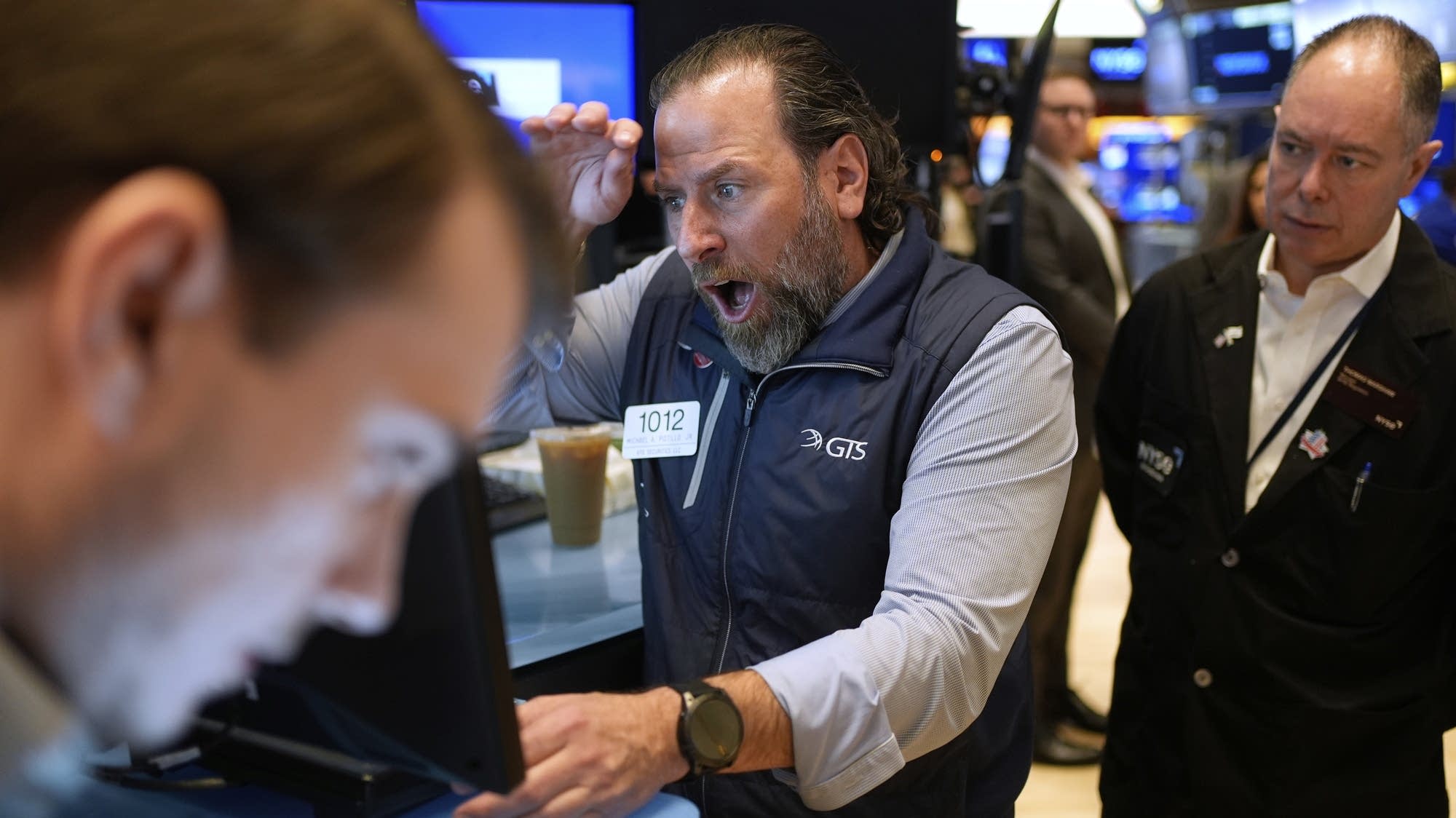 Dow drops 1,600 as U.S. stocks lead worldwide sell-off | MPR News